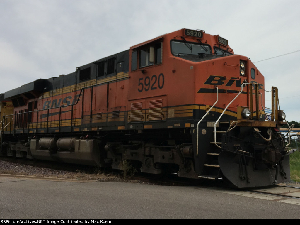 BNSF 5920